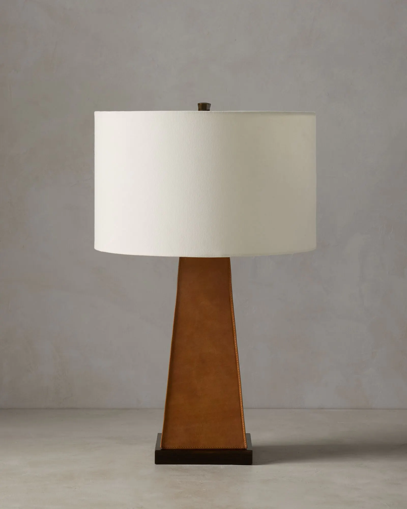 Dagny Leather Table Lamp | Joon Loloi